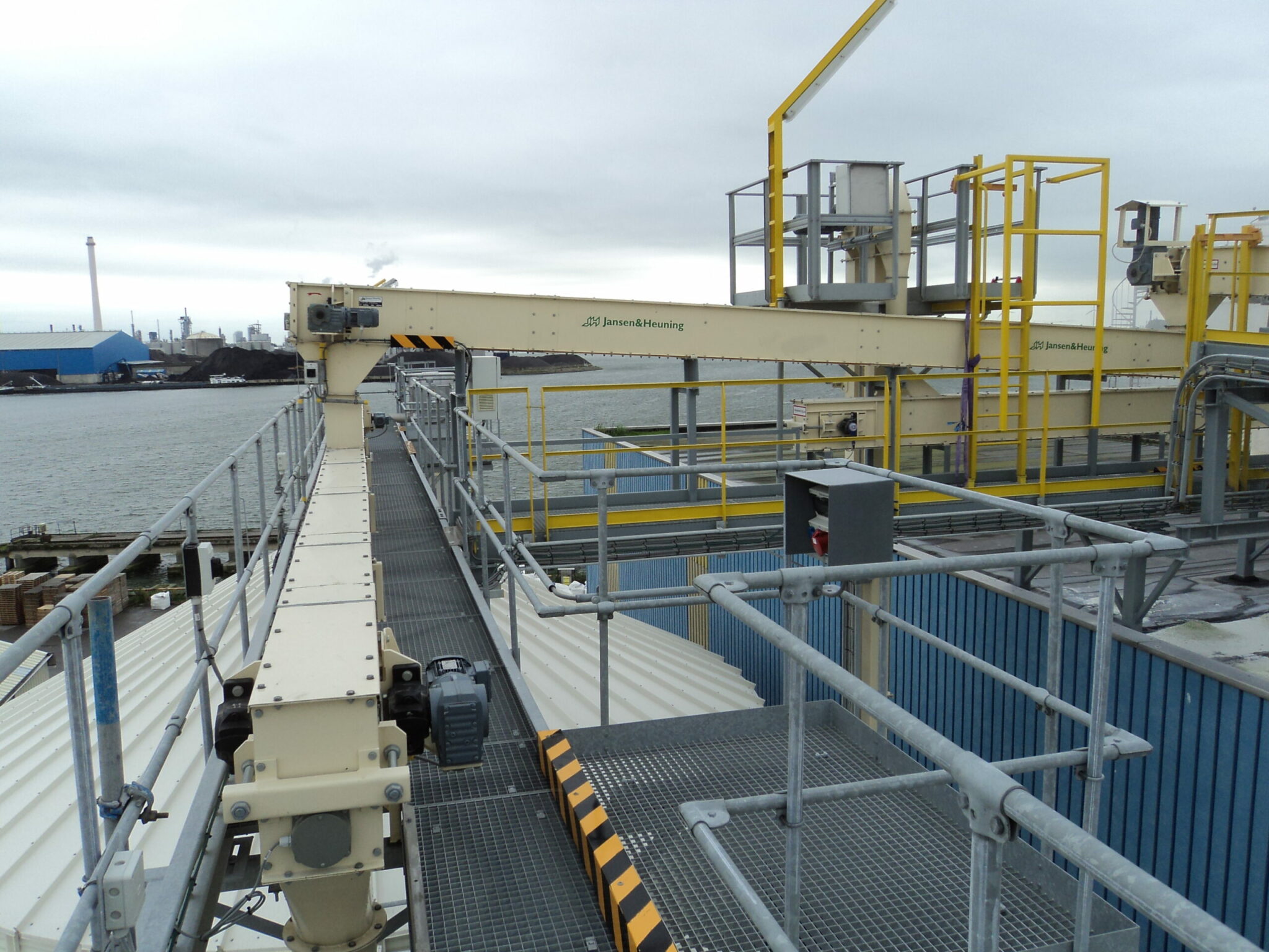 Chain conveyor for bulk materials | Jansen&Heuning