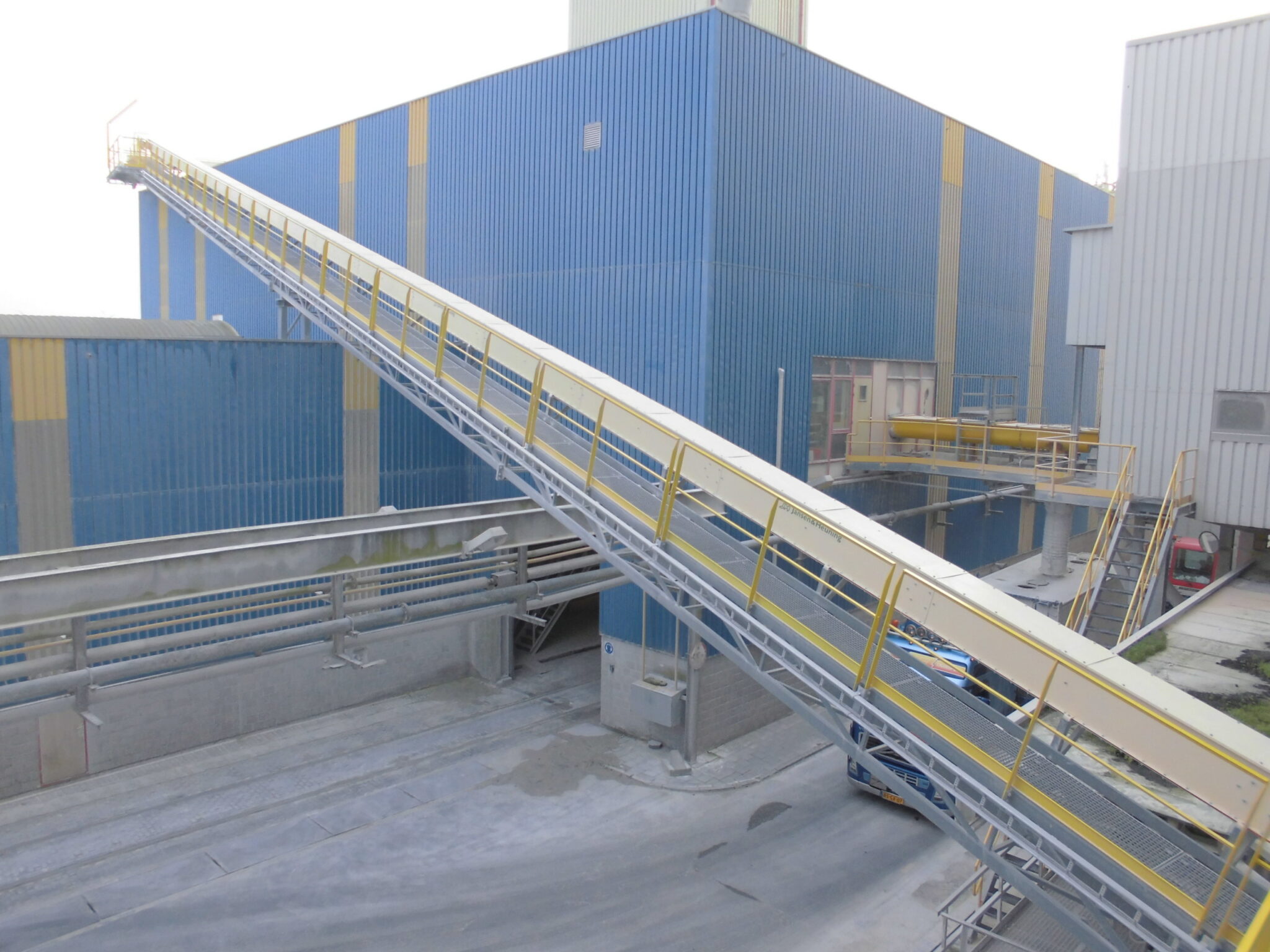 Chain conveyor for bulk materials | Jansen&Heuning